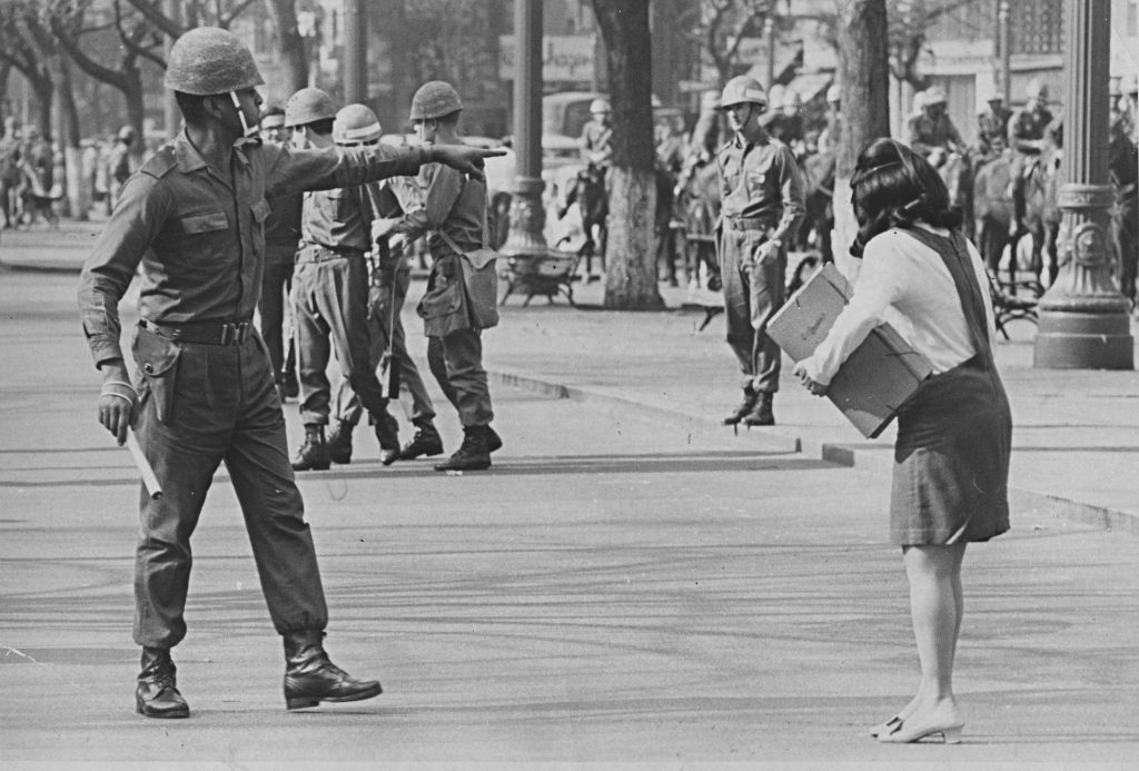 A torturante função da educação na década de 1970 - Le Monde Diplomatique